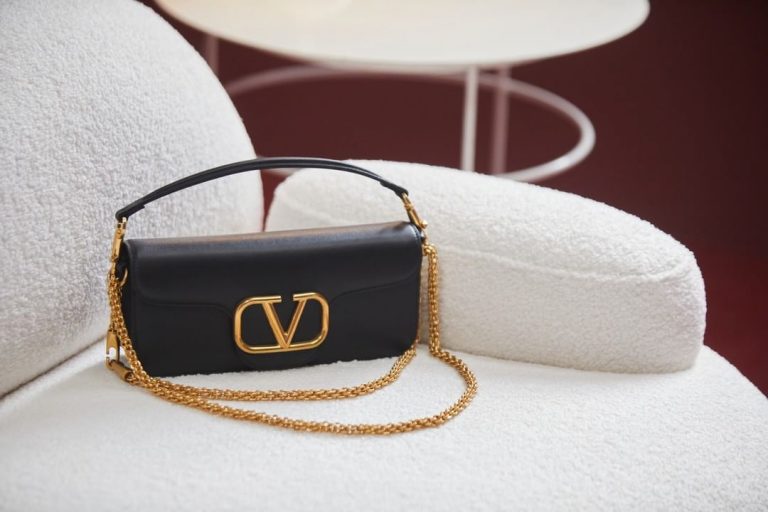 Valentino presents the new Valentino Garavani Locò bag - Time International