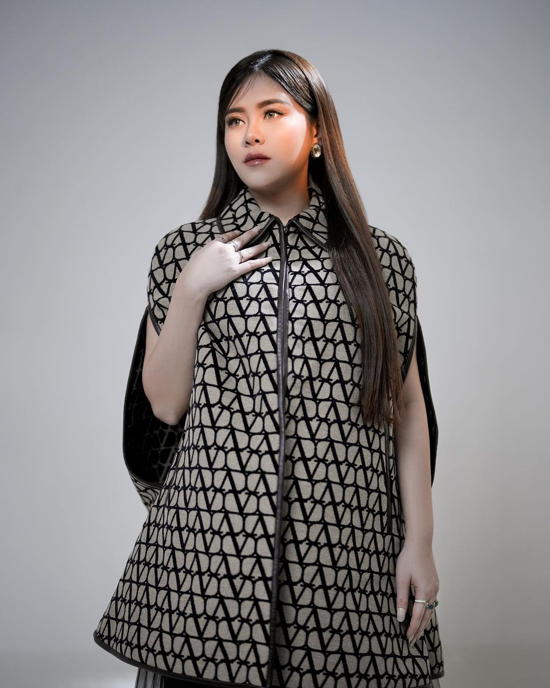 How to Style: Valentino Toile Iconographe - Time International